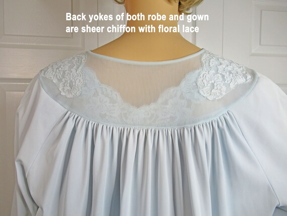 Sz MED 40 inch bust Shadowline midcentury pastel blue… - Gem