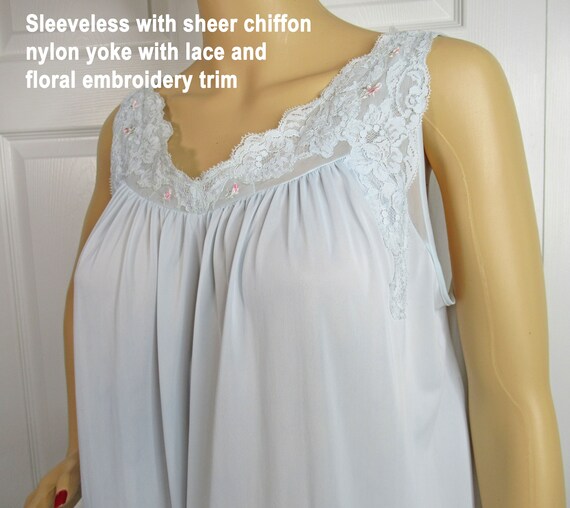 Sz MED 40 inch bust Shadowline midcentury pastel blue… - Gem