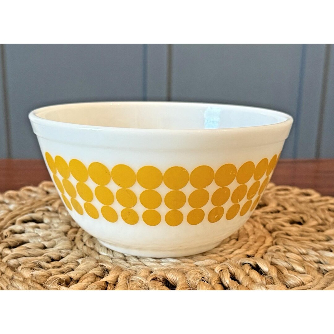 Vintage Pyrex 402 1 Quart Yellow Polka Dot Mixing Bowl (1969–1973 ...