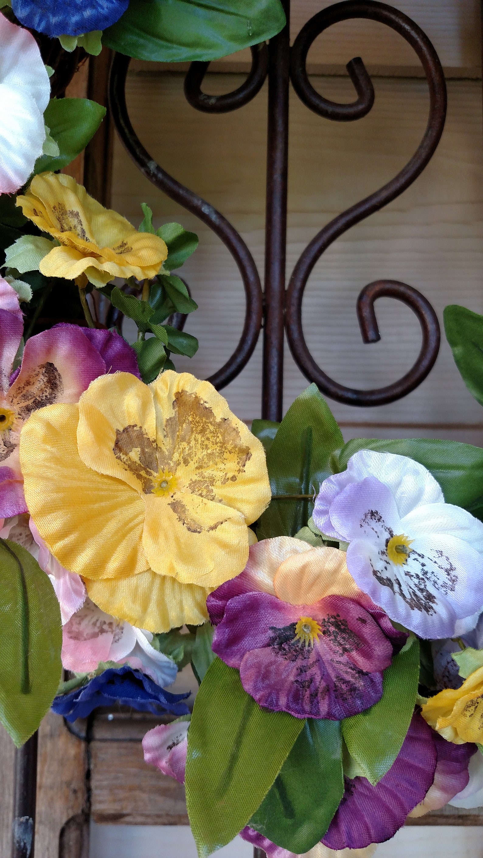 Classic Spring Wreath Painted Pansies Silk Flowers, Leaves & Berries ...