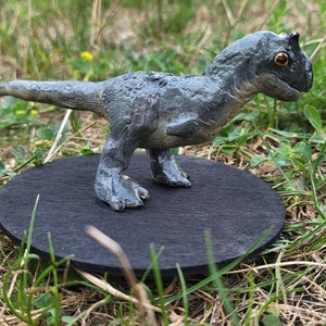Gray Carnotaurus Sculpture | Clay Dinosaur Sculpture - Etsy