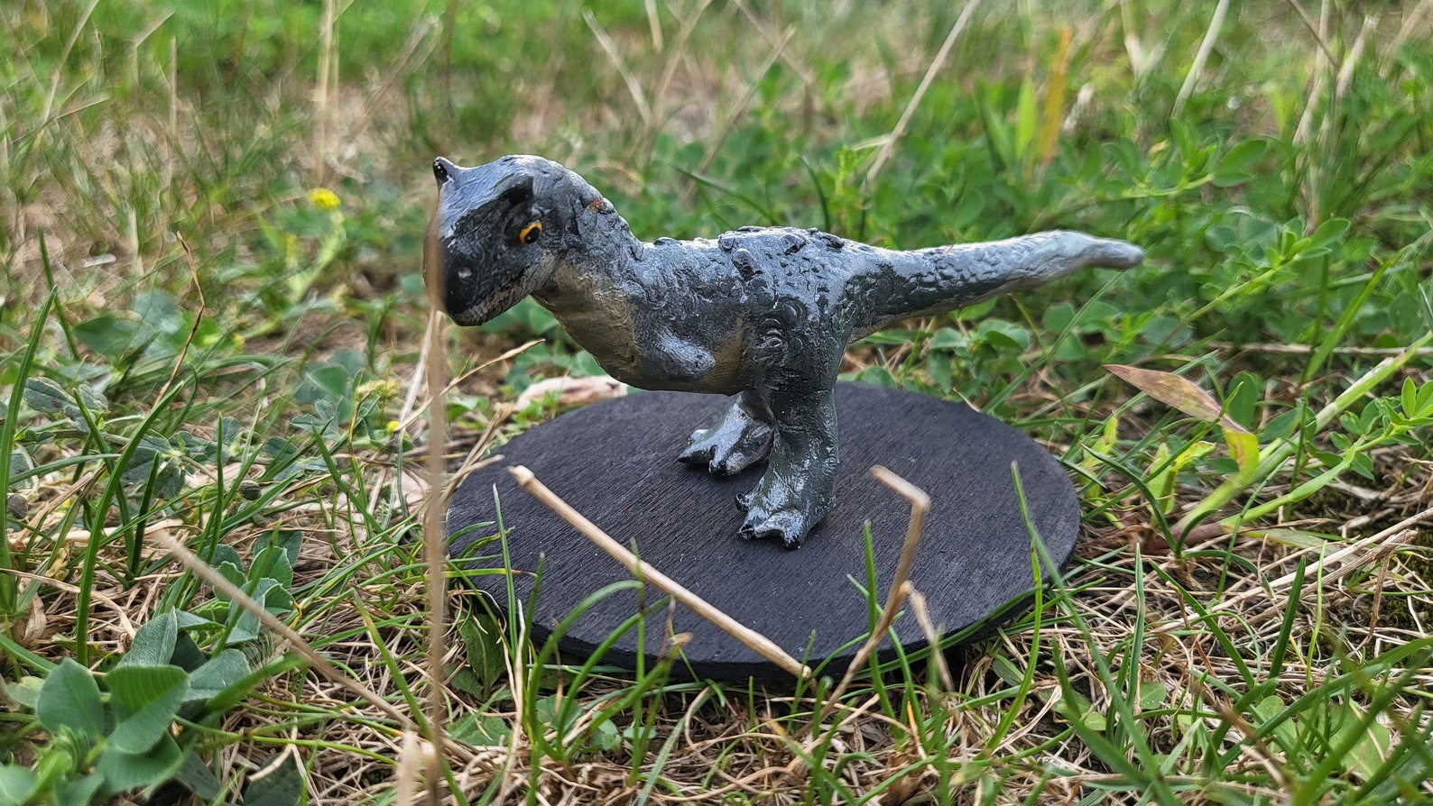 Gray Carnotaurus Sculpture | Clay Dinosaur Sculpture - Etsy