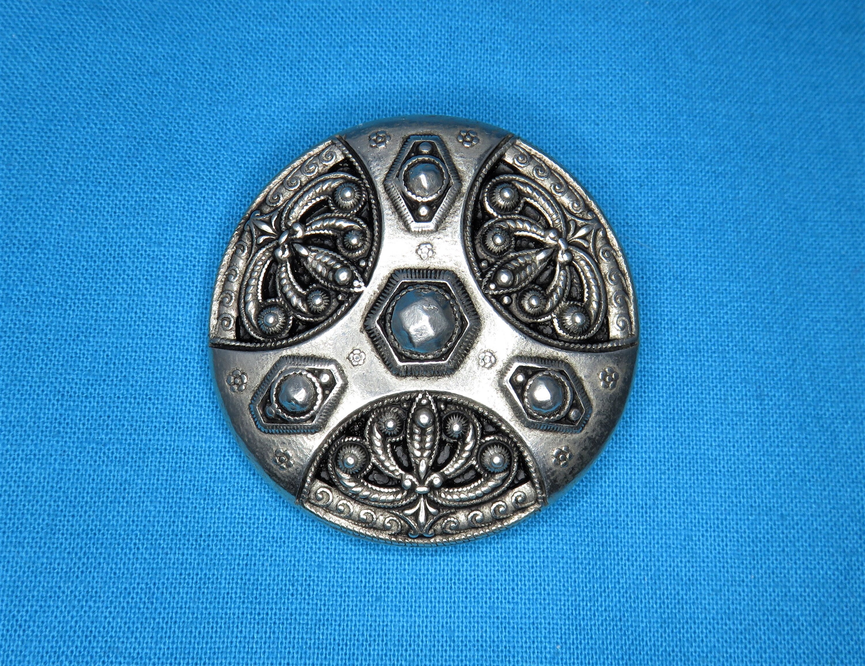 Victorian Button 1 5/8 Battle Shield Button Victorian - Etsy UK