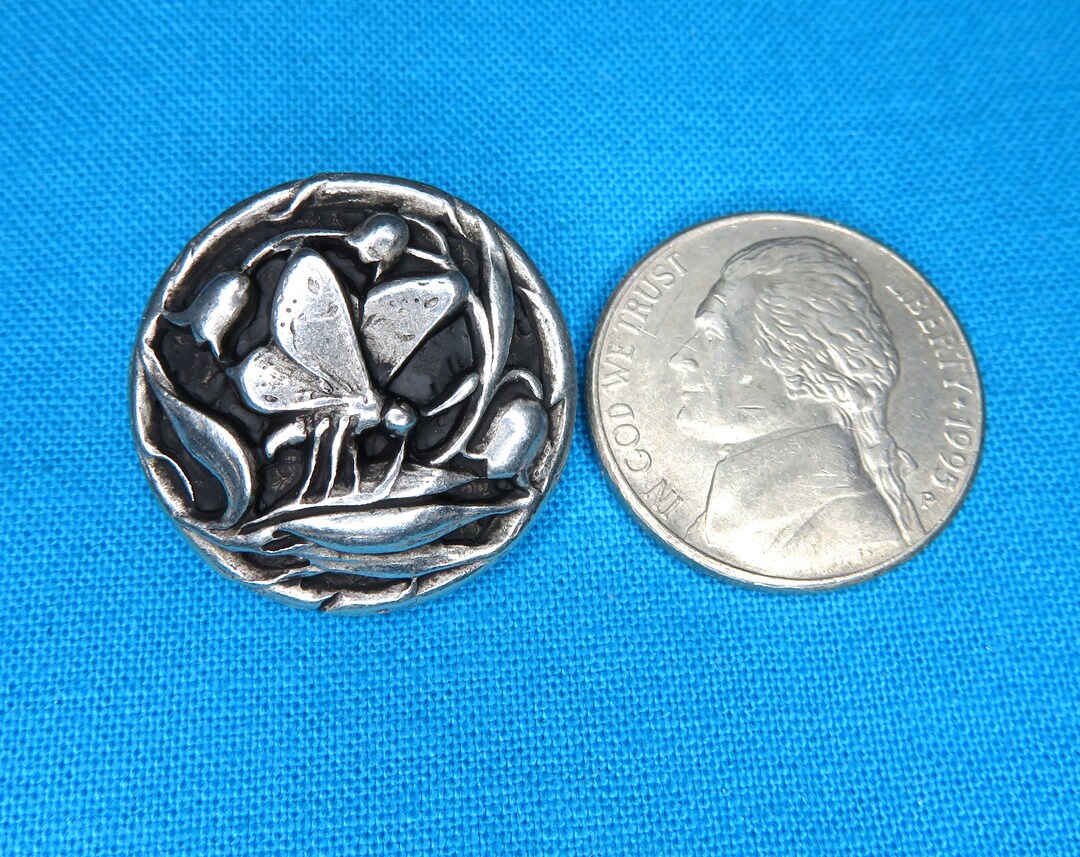 Butterfly on Lily Button, 7/8, Victorian - Etsy