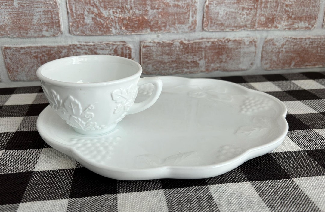 Vintage Colony Harvest Grape Vine Design Milk Glass Snack/lunch/dinner ...