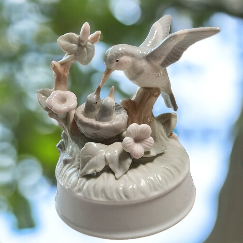 1986 Arnart Vintage Hummingbird Music Box Hummingbird Feeding Chicks in ...