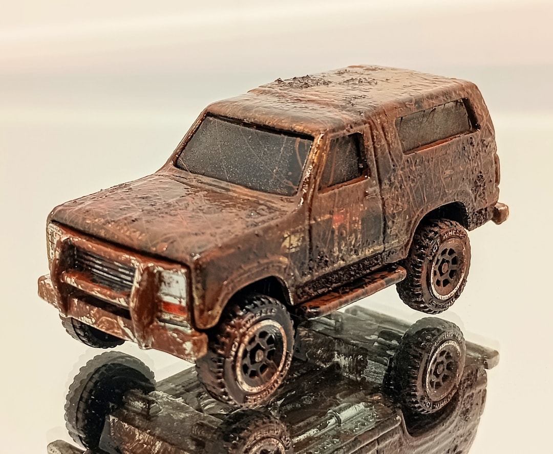 1985 Ford Bronco 4X4 Heavily Weathered Rusty 1/64 Diecast Junkyard ...