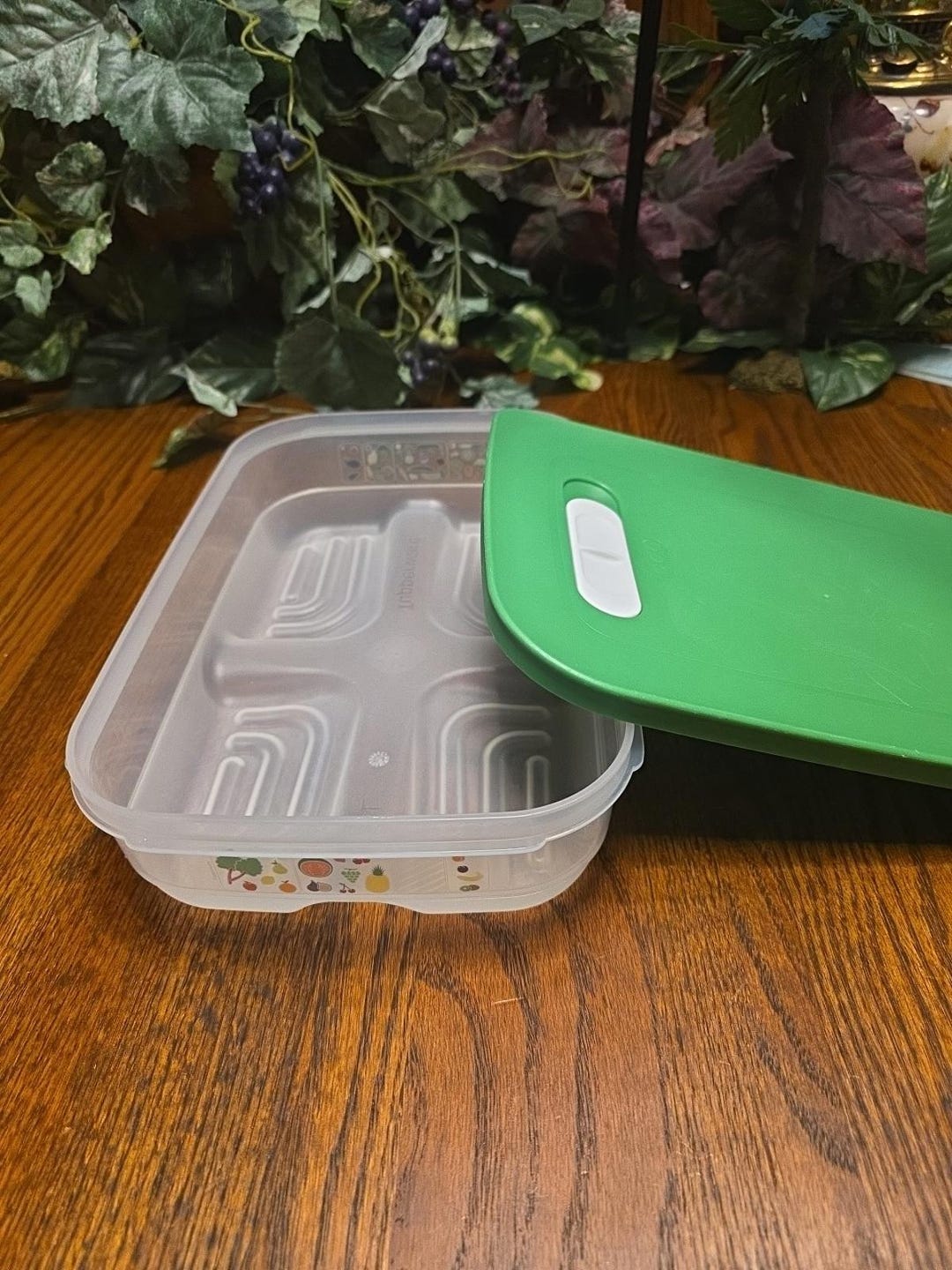 Tupperware Fridgesmart Fruit Vegetable Storage Container 1-3/4 Qt ...