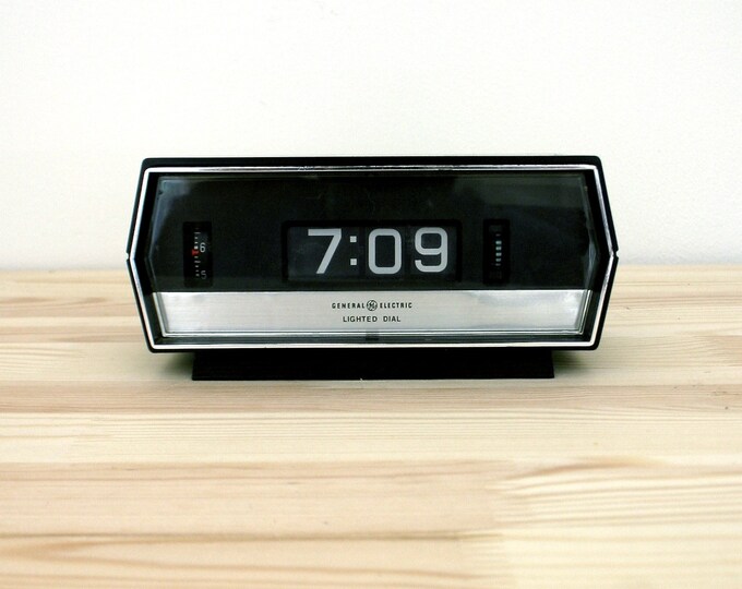 Vintage GE Lighted Flip Alarm Clock - Etsy