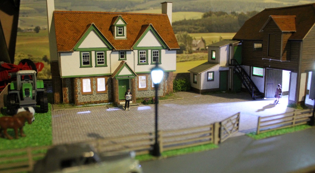 00 Scale LED Lit Farm Diorama on Base, Farmhouse, and Barn. - Etsy UK