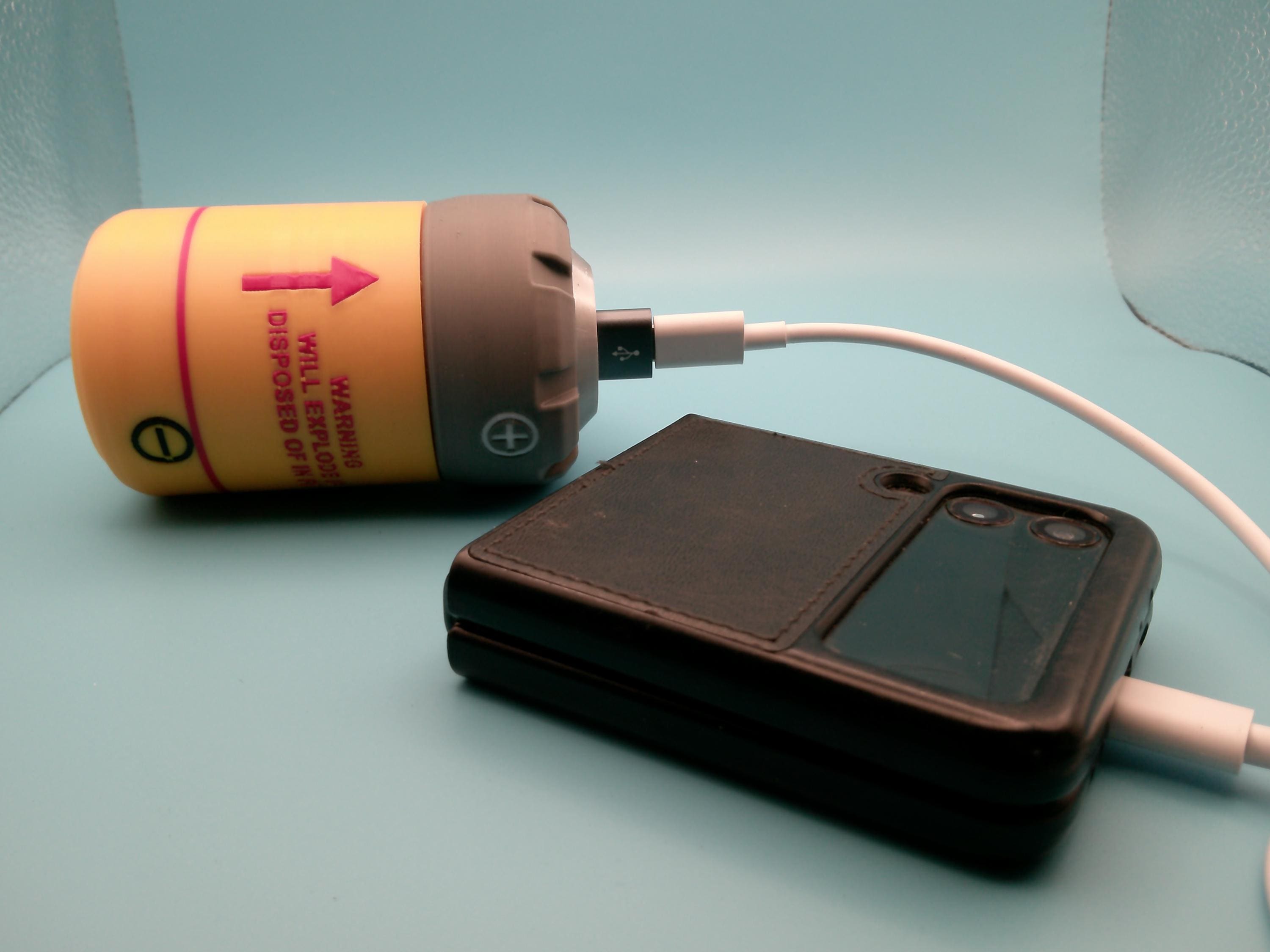 FUNCTIONAL Fallout Micro Fusion Cell Power Bank | Vault-tec Phone ...