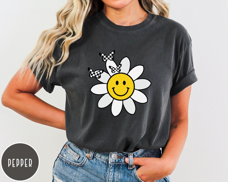 Smiley Face Daisy Shirt, Trendy Checkered Smiley Face Shirt, Women's ...