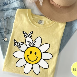 Smiley Face Daisy Shirt, Trendy Checkered Smiley Face Shirt, Women's ...