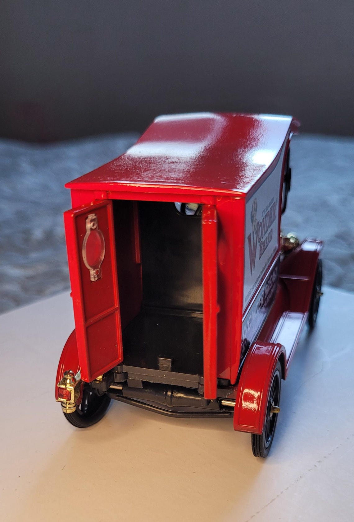 This National Motor Museum Mint 1:32 Ford Die Cast Toy Model T Ford ...