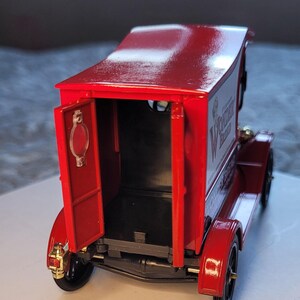 This National Motor Museum Mint 1:32 Ford Die Cast Toy Model T Ford ...