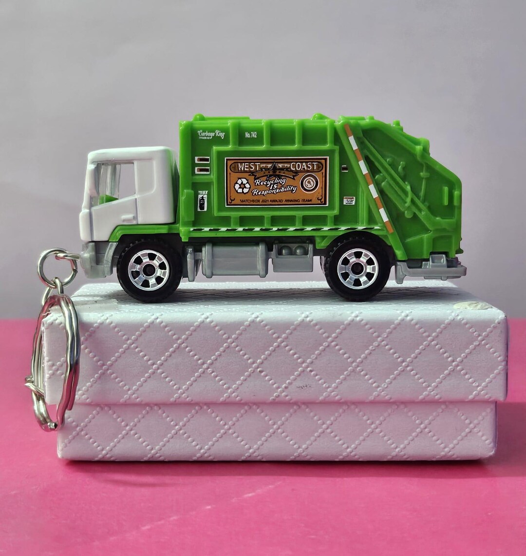 Garbage Truck Keyring - Etsy
