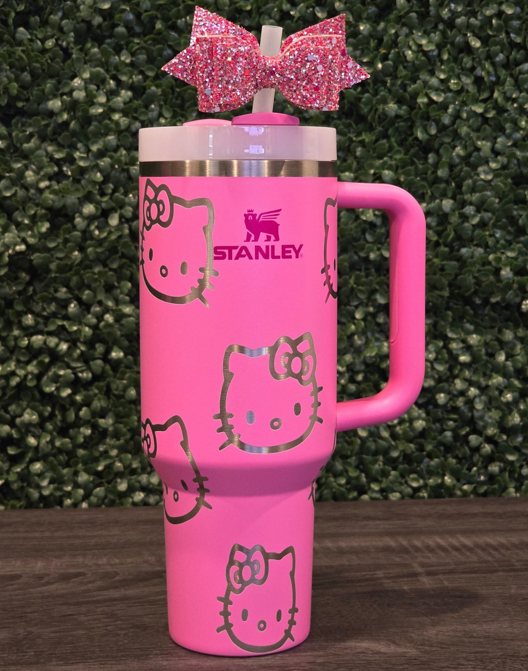 Stanley X Hello Kitty Becher 40oz Kitty sagt Hallo Peony Pink ...