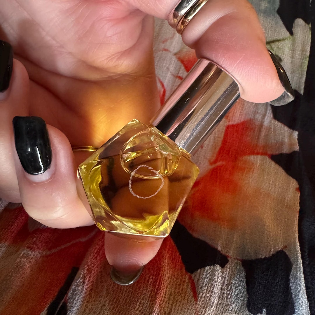 Lair Peach Marigold Perfume Blend for the Full Moon - Etsy