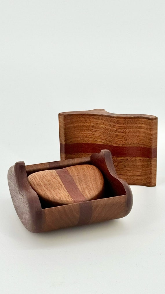 small wooden swivel box - Gem