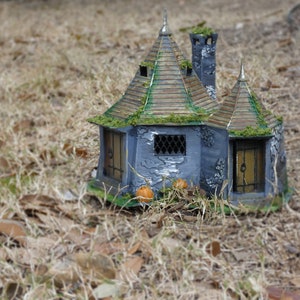 Grounds Keeper's Hut Nightlite - Wizard Hut Lamp - Etsy