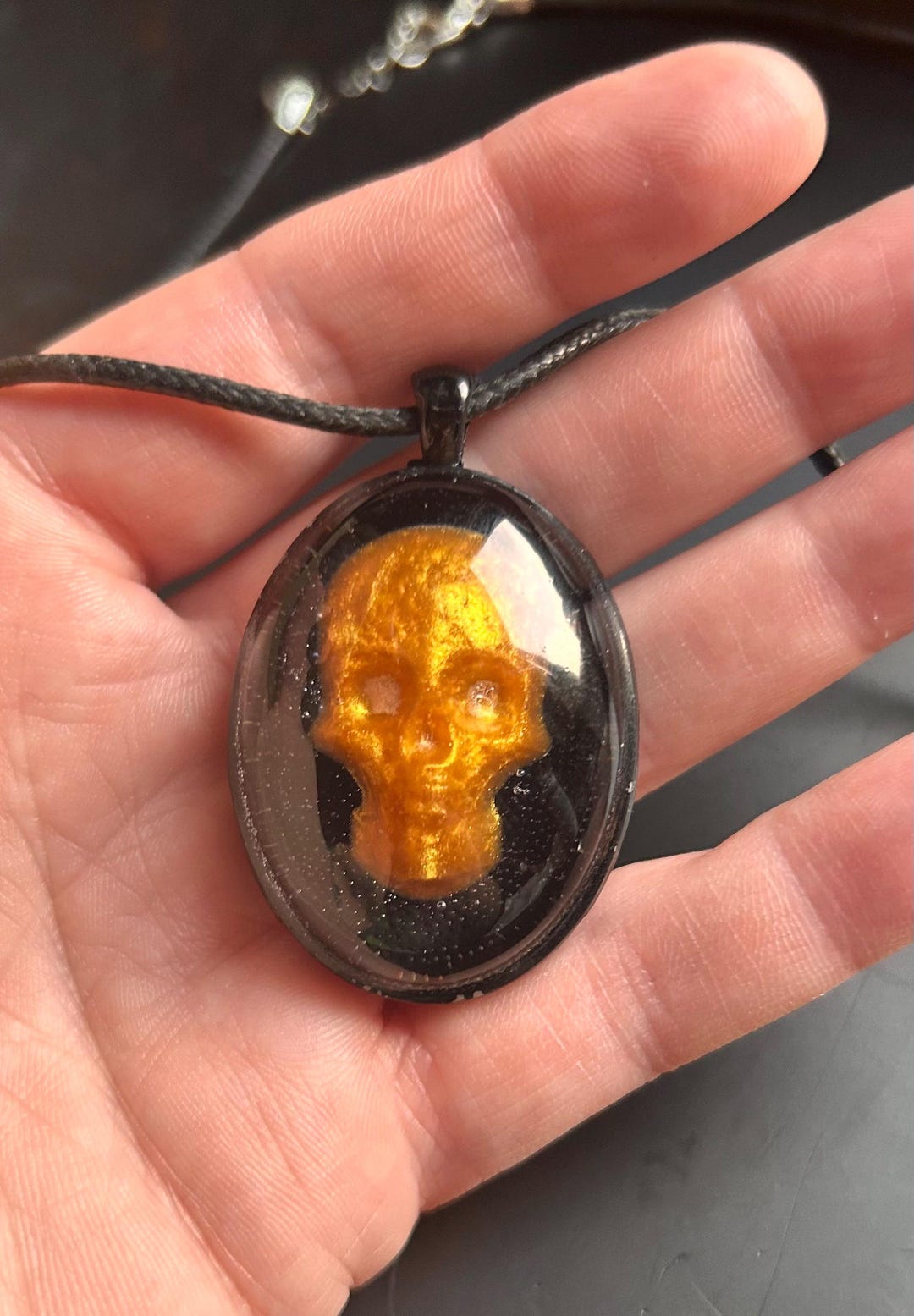 Gold Faux Hologram Skull Halloween Pendant, Skulls, Yellow, Unique ...
