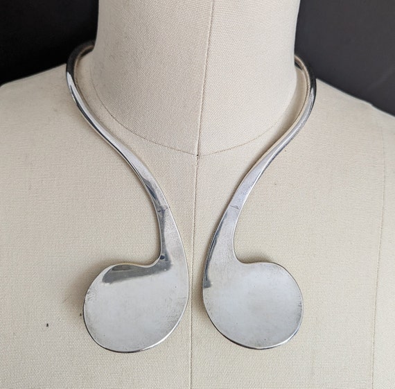 MODERNIST CHOKER J.HULL Jacob Hull - Gem