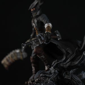 The Hunter / Bloodborne 1:8 Premium Figure / Action Statue / Game ...