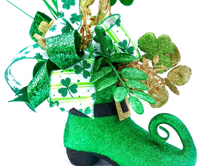Prelit Leprechaun Hat Centerpiece, Lighted Shamrock Decor, 10 LED ...