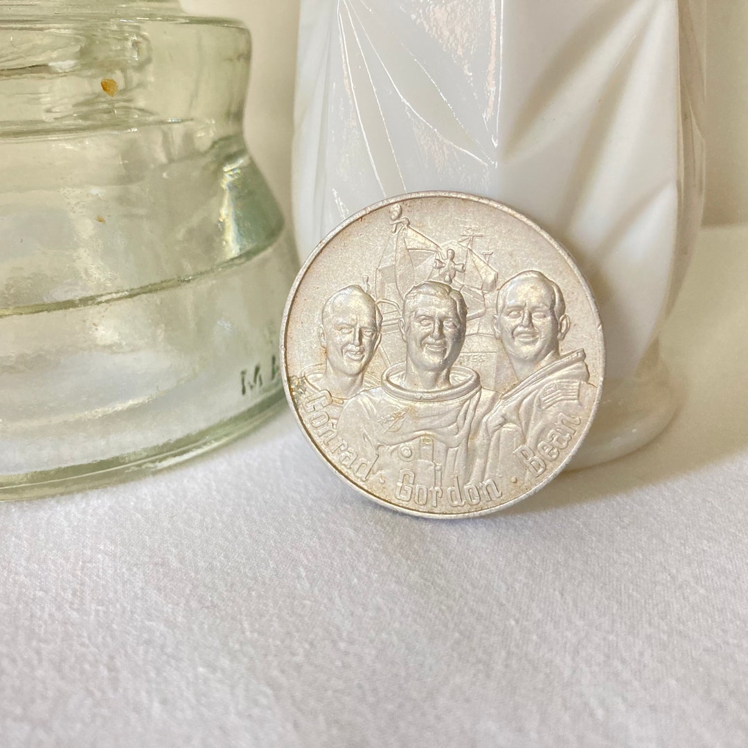 Vintage Apollo XII Coin Space Race Space Age Astronaut Commemorative ...