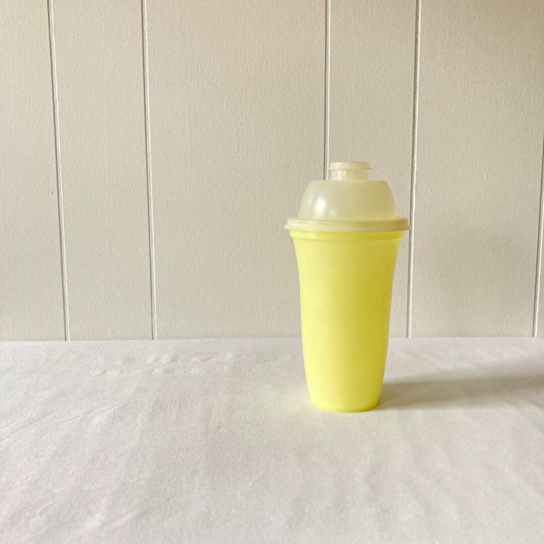 Vintage Tupperware Drink Mixer Quick Shake 16 Ounce Yellow Drink ...