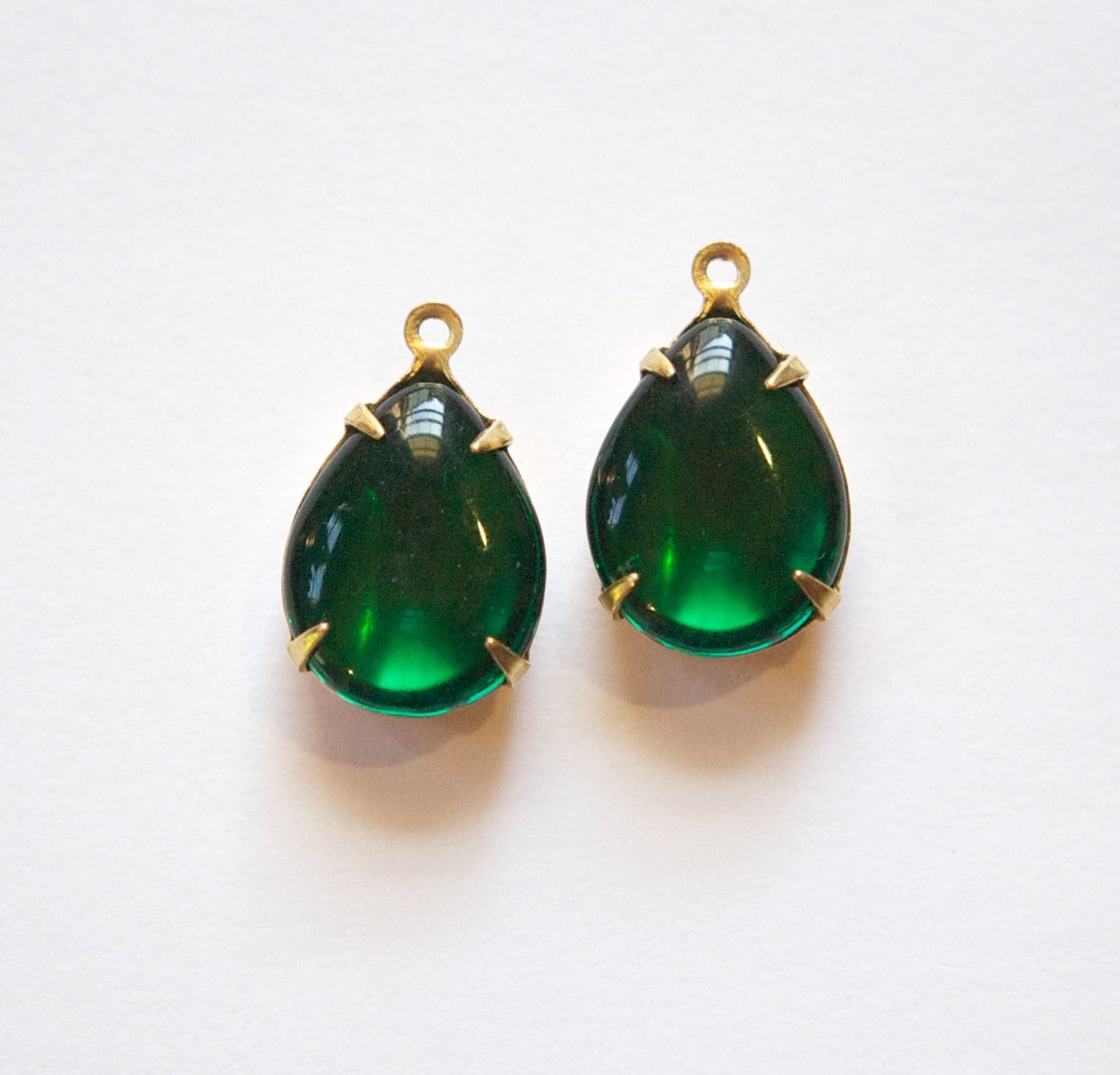 Vintage Emerald Green Glass Teardrop Stones 1 Loop Brass Settings (2 ...
