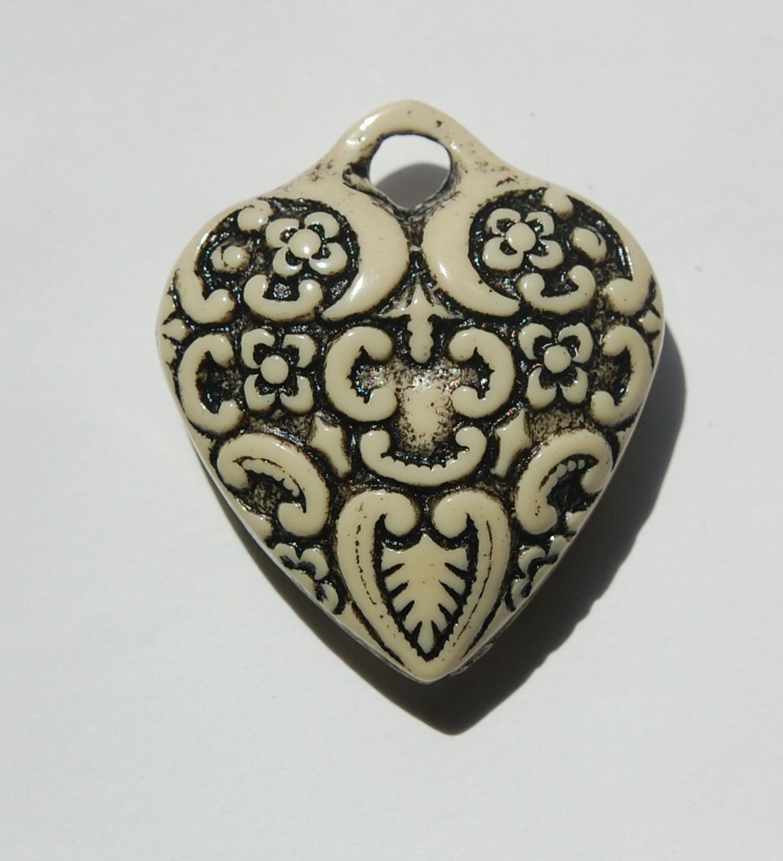 Antiqued Ivory With Black Etched Heart Pendant Pnd071 | Etsy