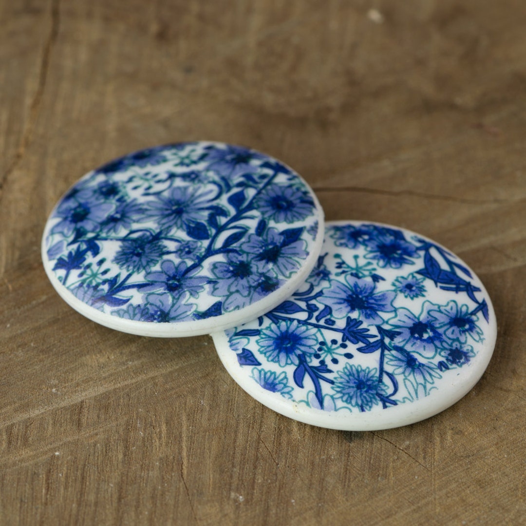 Vintage Blue and White All Over Floral Plastic Cabochon 35mm (2 ...
