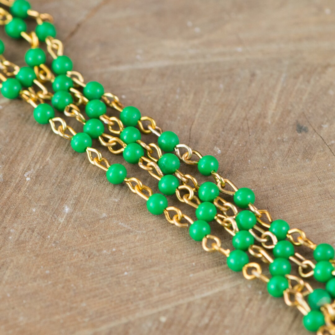 Cadena vintage de cuentas de plástico verde jade con eslabones dorados ...