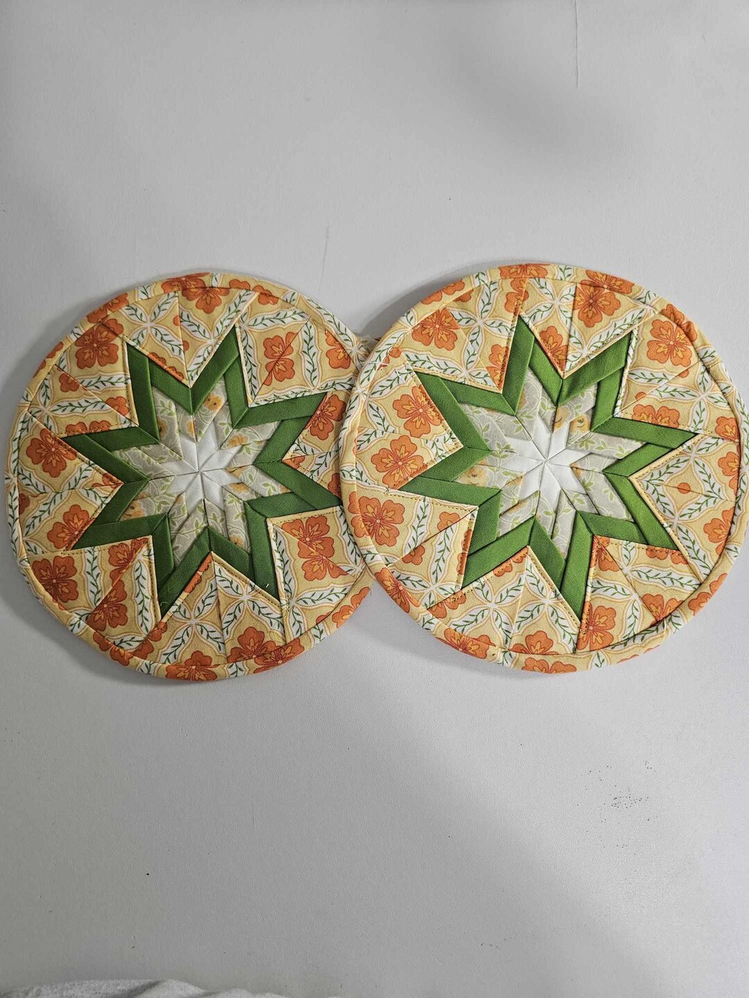 Hot Pads - 8-inch Folded Star Hot Pad - Points of Solid Green and White ...
