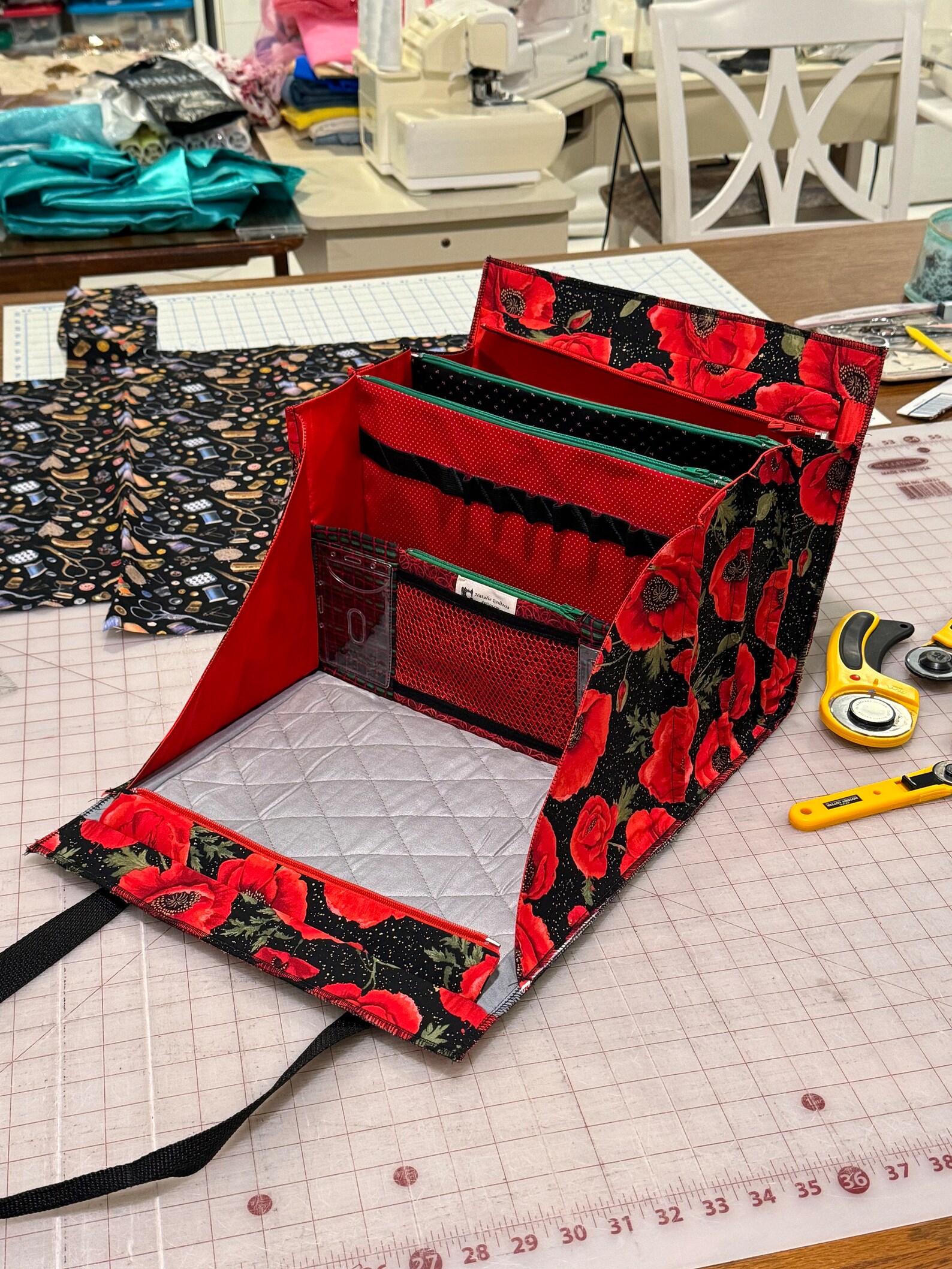 Ultimate Carry All Bag for Quilting, Sewing and Crafts, 18 Pockets ...