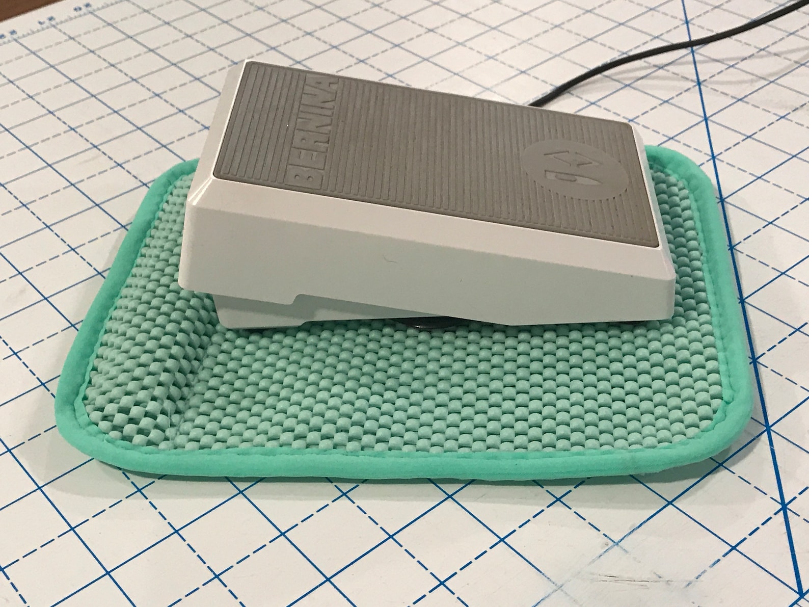 Non-slip Pedal Pad for Sewing Machine Made of Rubbery Material ...