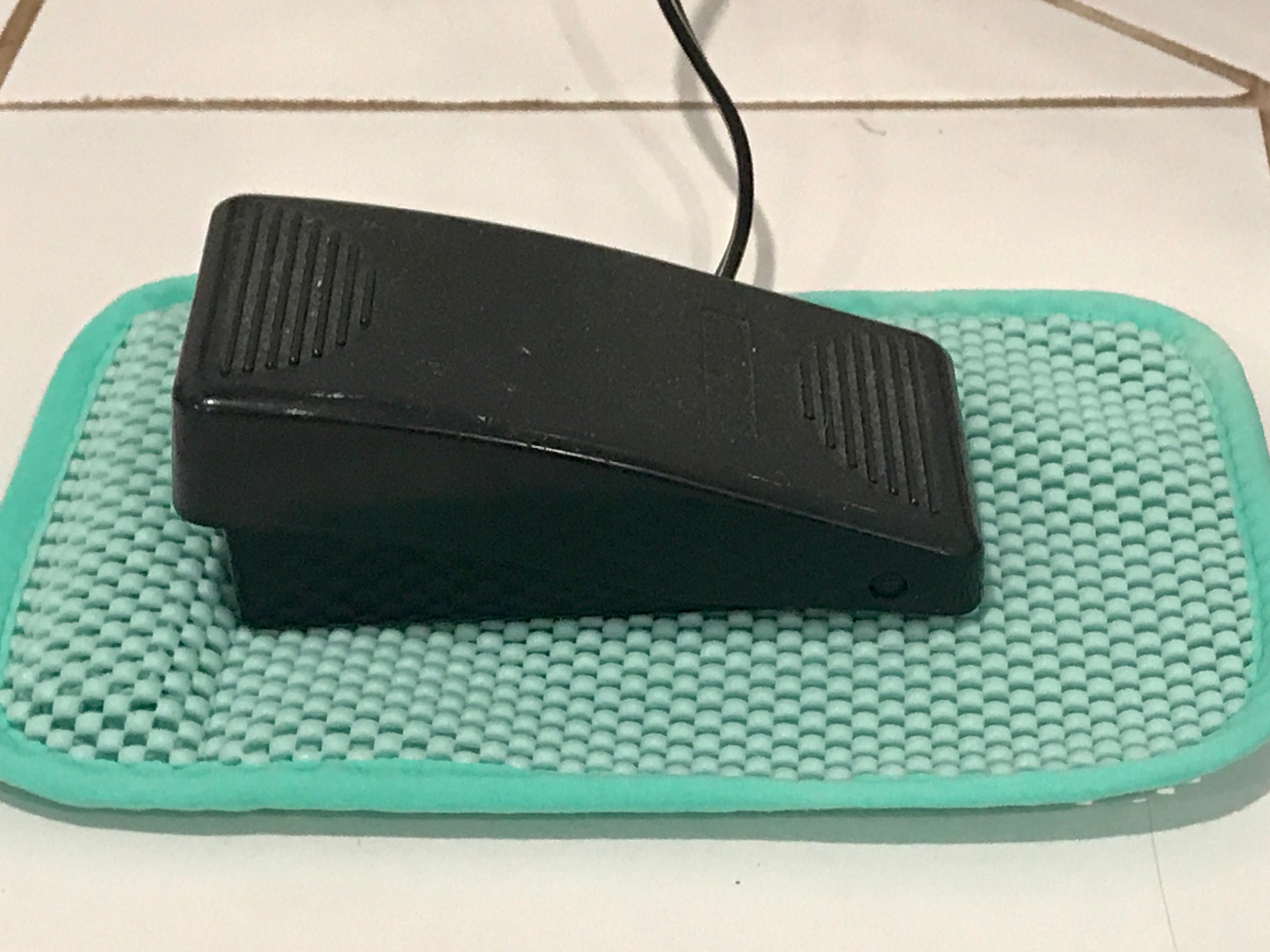 Non-slip Pedal Pad for Sewing Machine Made of Rubbery Material ...