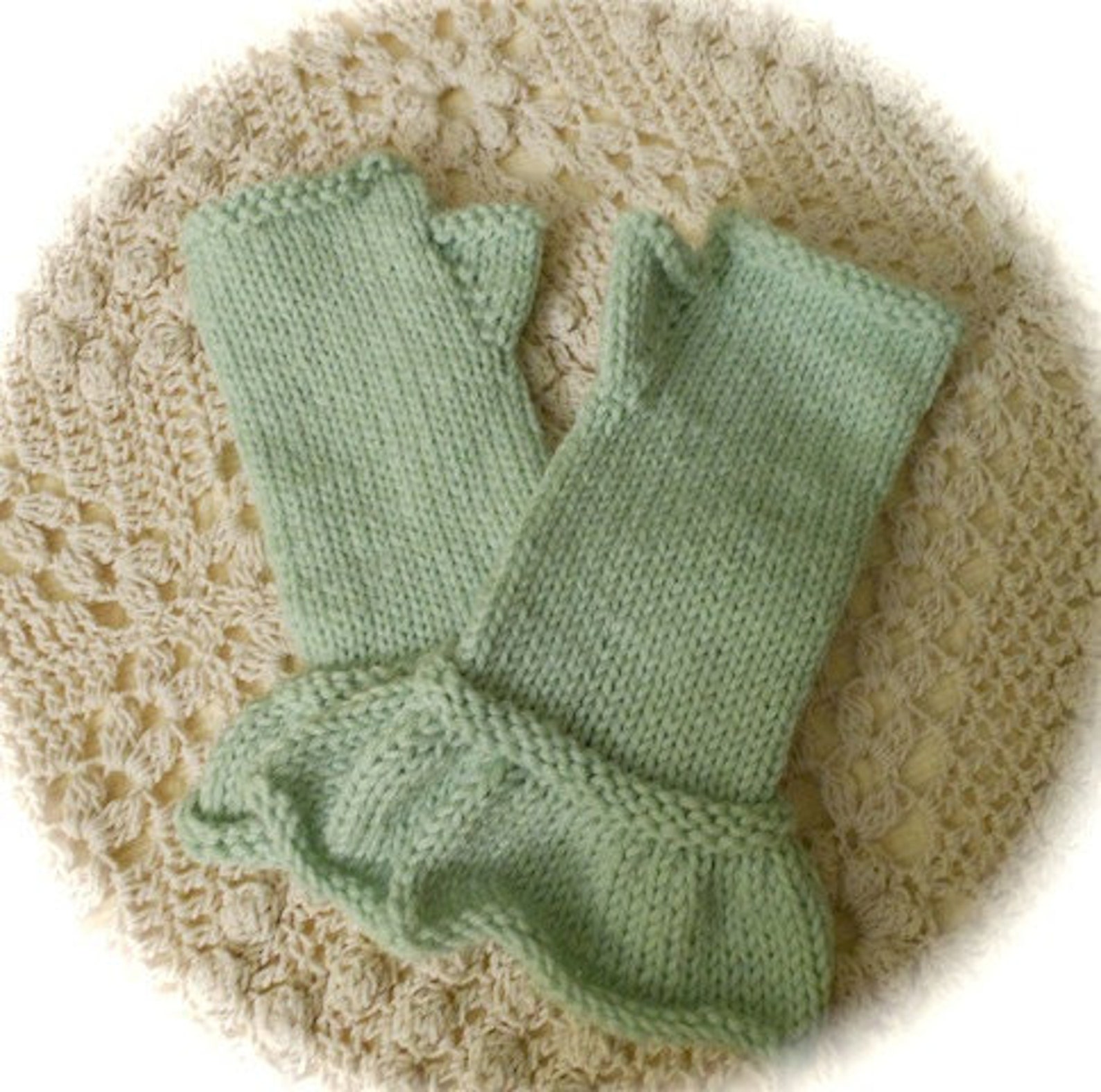 Pretty Ruffled Fingerless Gloves Pattern - Etsy