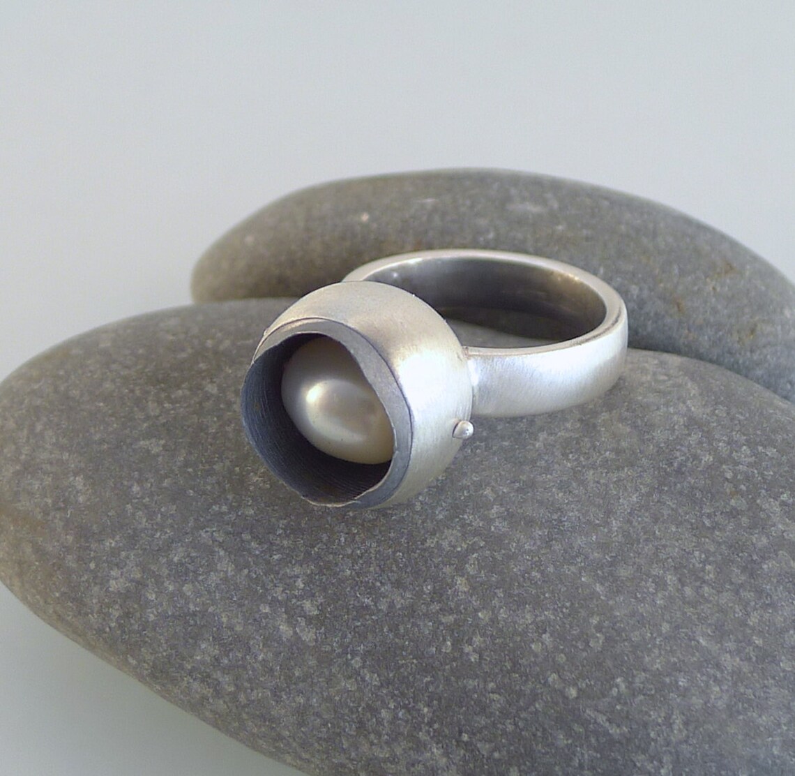 Oxidized Sterling Silver Orb Ring With Large Freshwater Pearl - Etsy