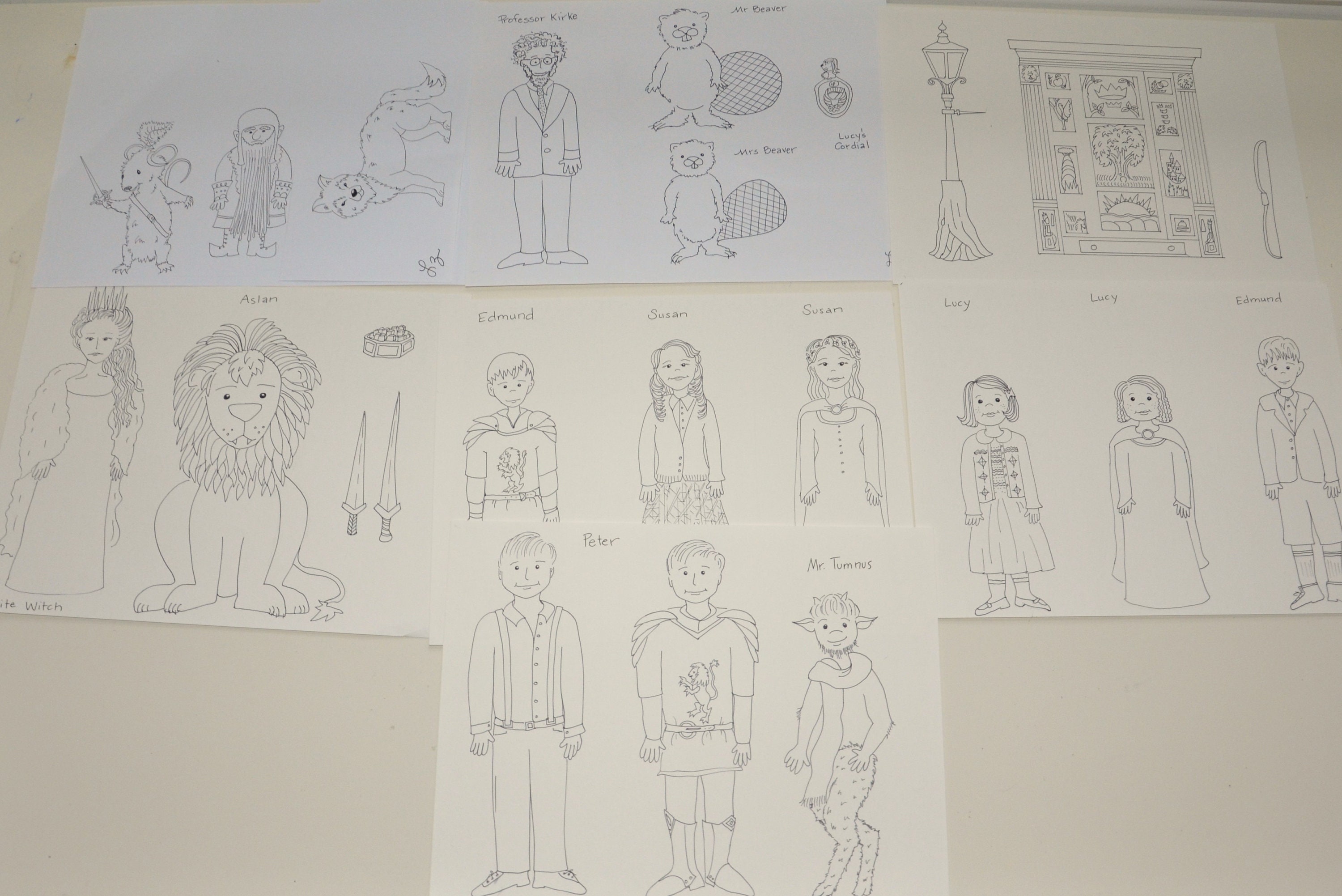 NARNIA Lion Witch Wardrobe Printable Characters in COLOR + OUTLINES ...