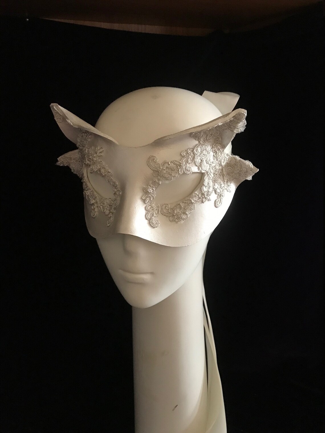 White Winter Fox Mask Pearly Leather & Lace Wild Animal Mask - Etsy