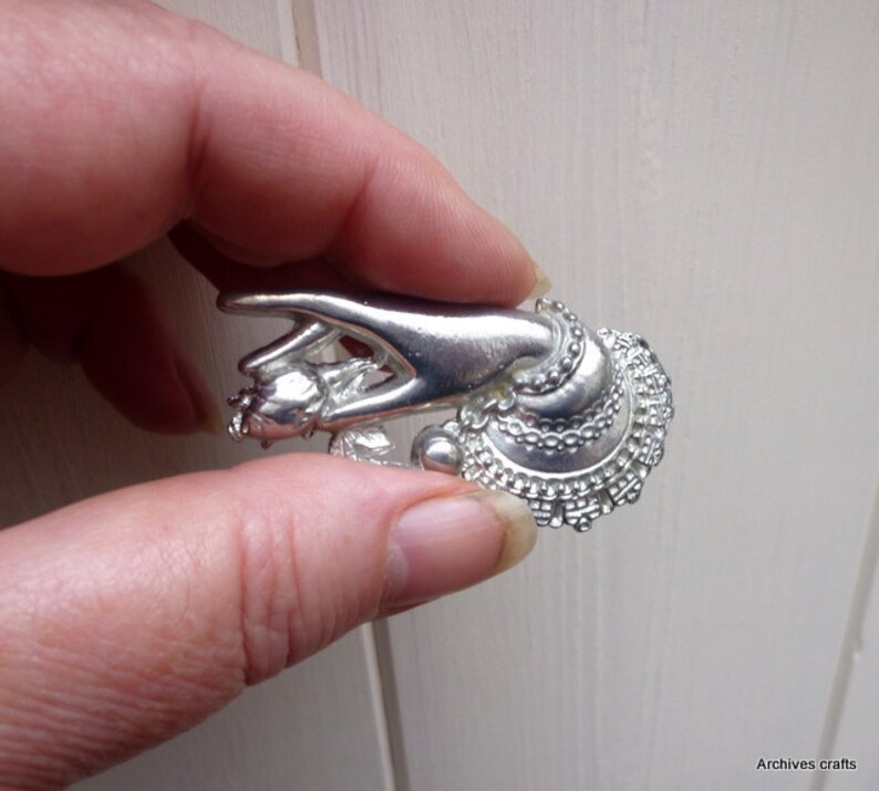 Victorian Hand Brooch - Etsy
