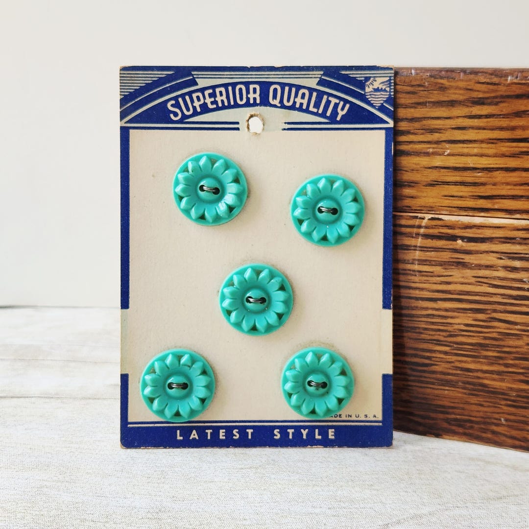 Vintage Superior Quality Buttons on Original Card 5 Buttons / Green ...