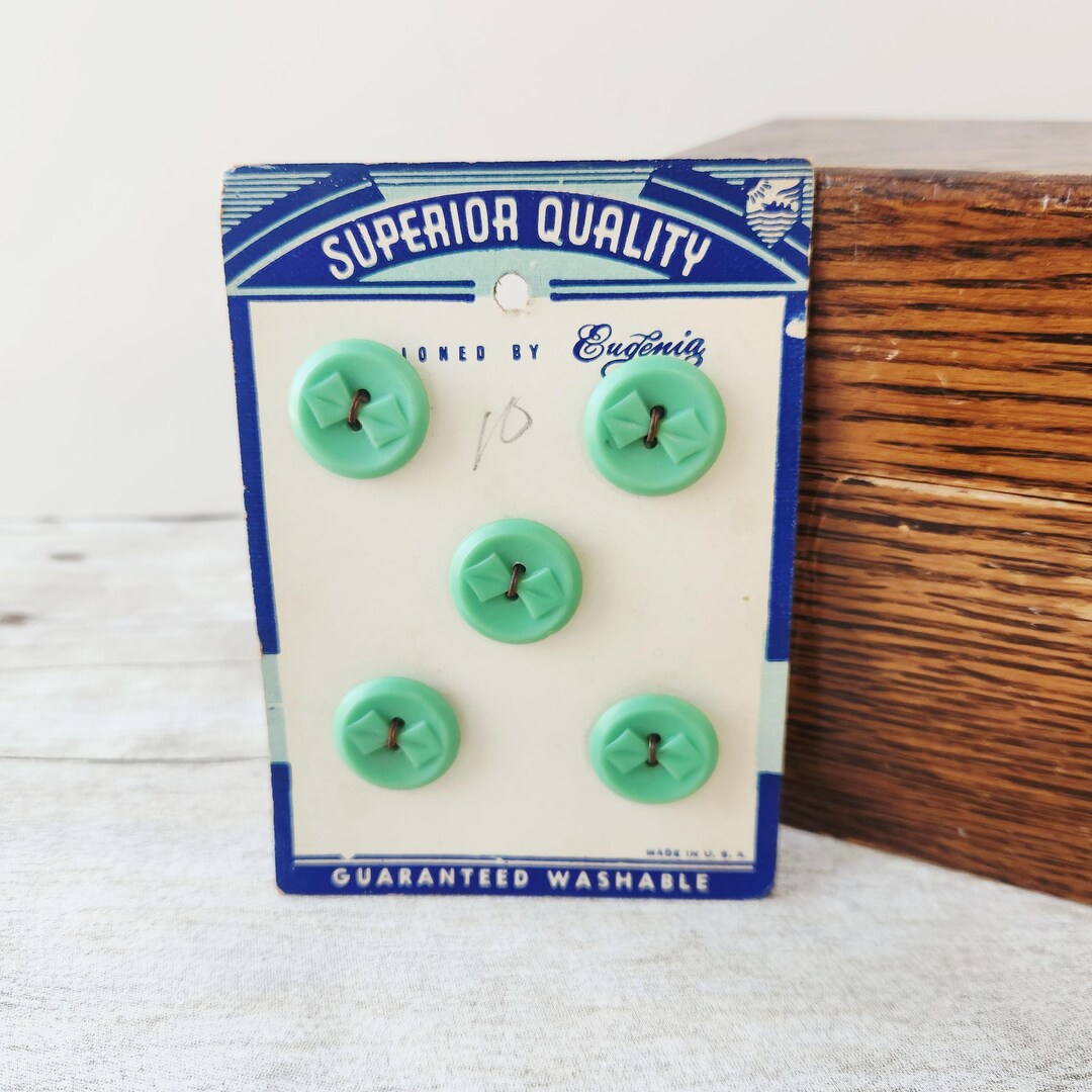 Vintage Superior Quality Eugenia Buttons Set of 5 on Original Card ...