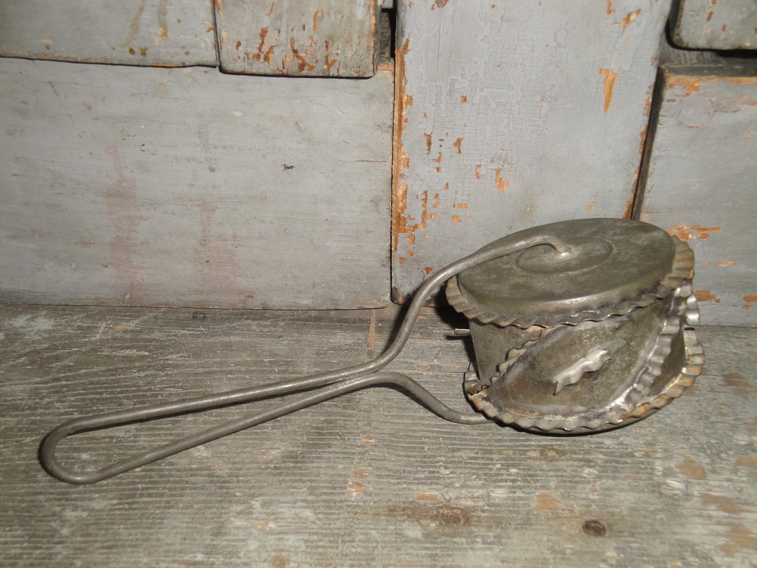 Old Antique Vintage Primitive Round Rotating Tin Pastry Cake Cutter ...