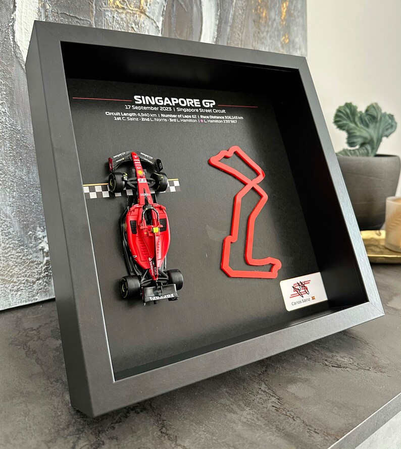 F1 Frame With Car and Circuit in 3D in Plexiglass Singapore GP F1 Wall ...