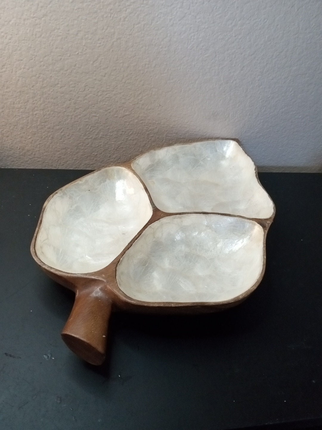 GORGEOUS Monkey Pod Hawaii Capiz Shell Lined 16 Divided Leaf Platter ...