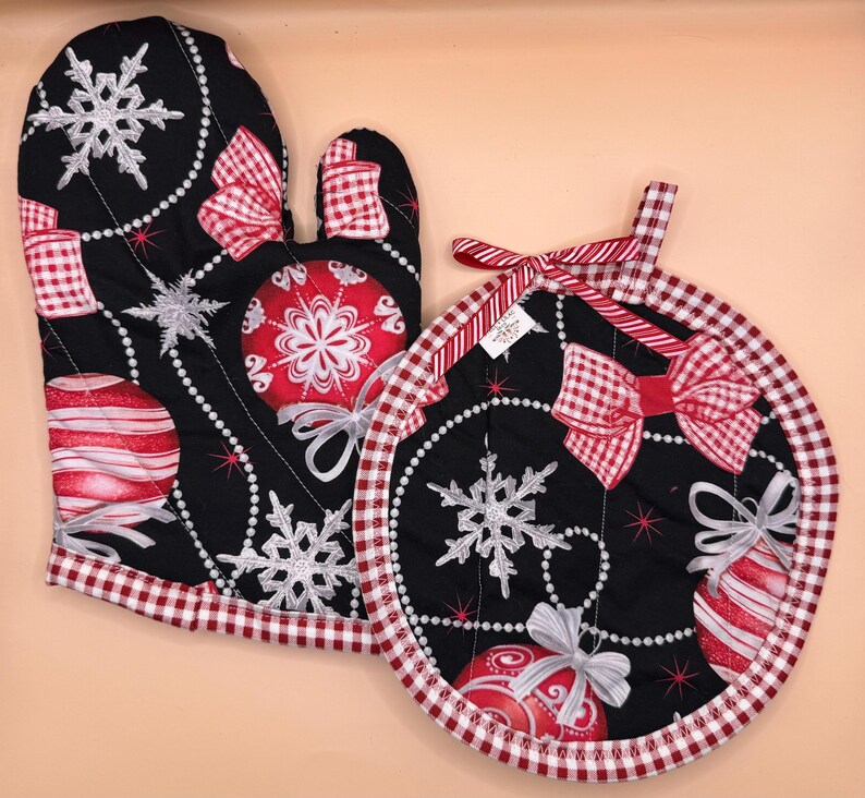 Christmas Oven Mitt & Pot Holder Set, 4-piece, Hand-sewn Retro Holiday ...