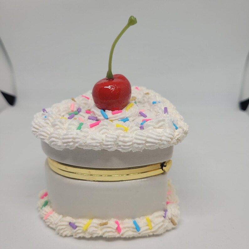 Ceramic Cake Decor Trinket Box, Spinkle Cake Box - Etsy